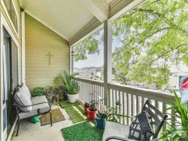 2 Br, 1 bath, Condo 124 April Point Dr South