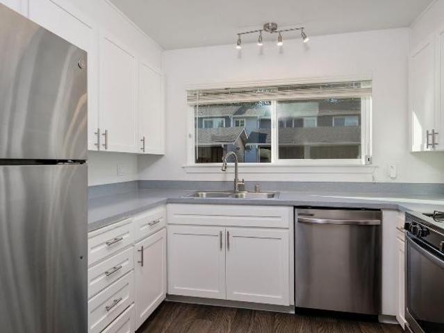 2 Br, 1 bath, Condo 12506 16th Street Ne