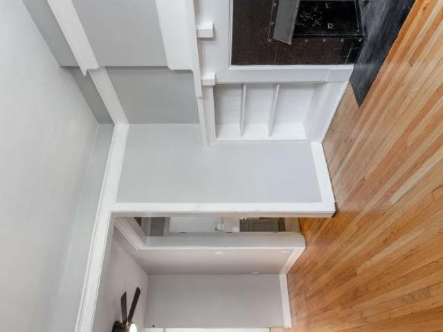 2 Br, 1 bath, Condo 1251 W Rosemont