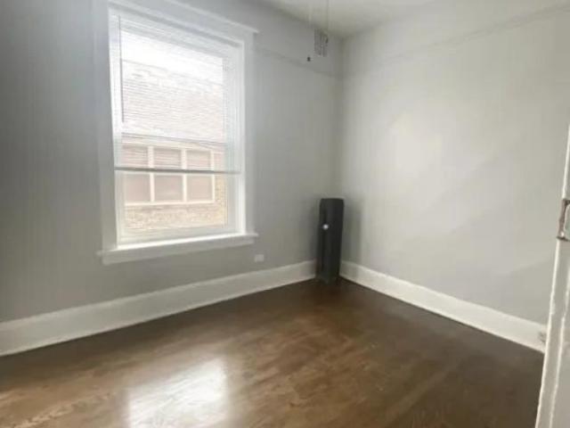 2 Br, 1 bath, Condo 1251 West Rosemont Avenue