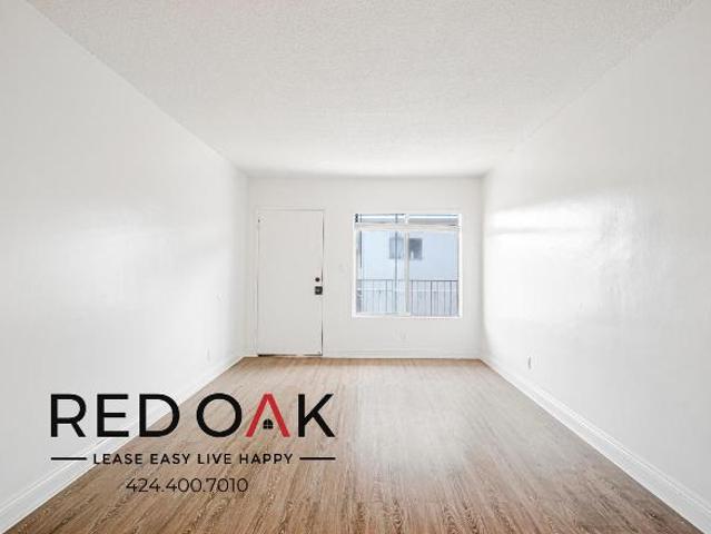 2 Br, 1 bath, Condo 12520 Lakewood Blvd