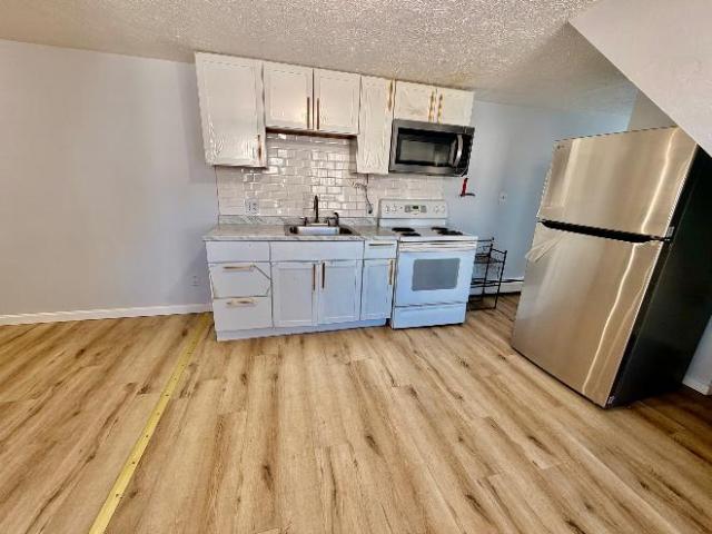 2 Br, 1 bath, Condo 125 Pierce St