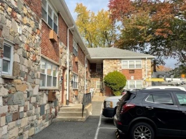 2 Br, 1 bath, Condo 125 William St