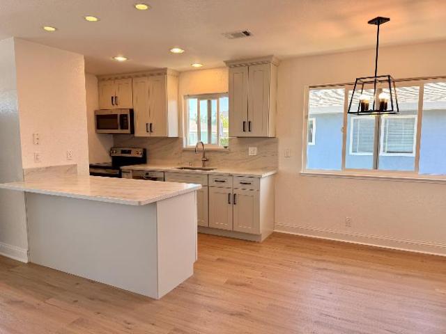 2 Br, 1 bath, Condo 1265 Bouret Drive