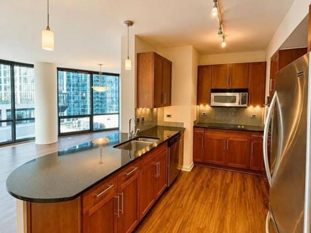 2 Br, 1 bath, Condo 1267 S Michigan Ave