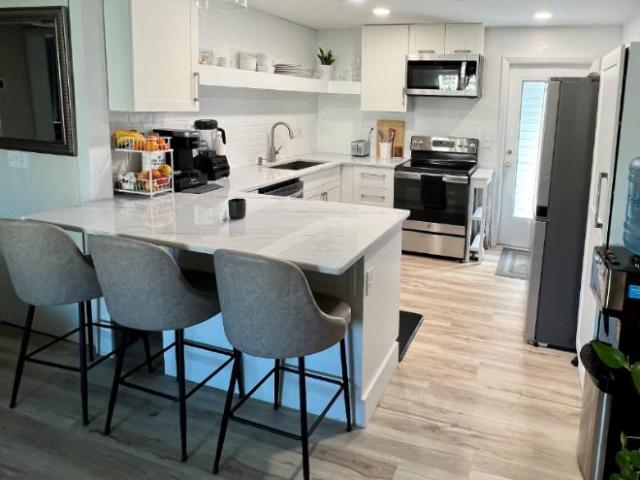 2 Br, 1 bath, Condo 128 Boynton Blvd