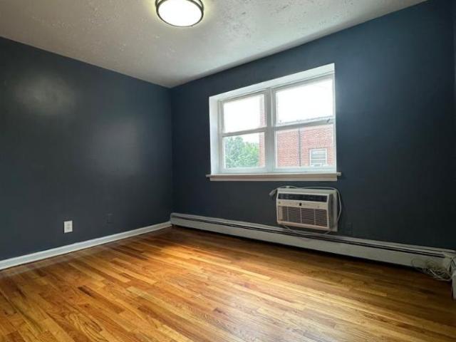 2 Br, 1 bath, Condo 128 E7th St