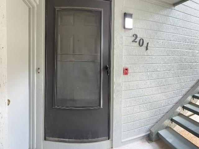 2 Br, 1 bath, Condo 128 West Rockrimmon