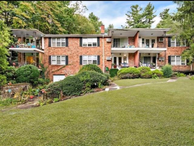 2 Br, 1 bath, Condo 129 Westwood Dr