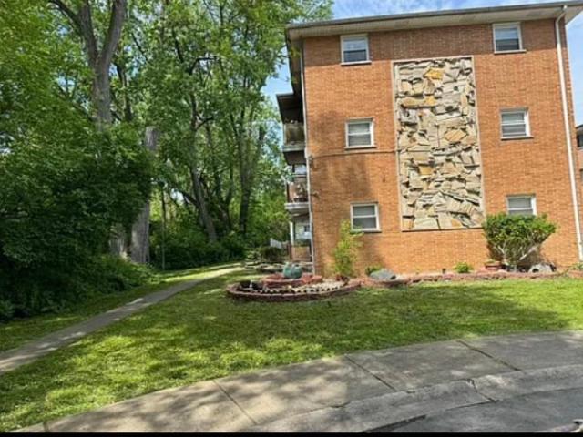 2 Br, 1 bath, Condo 13058 Wood