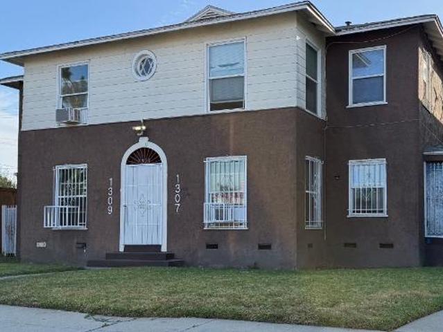 2 Br, 1 bath, Condo 1307 S Long Beach Blvd