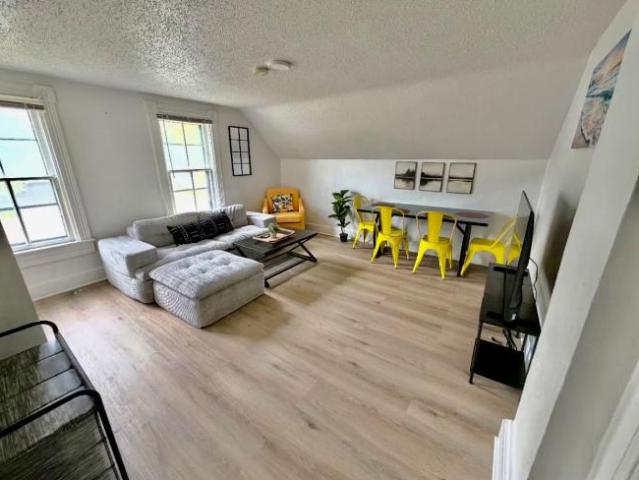2 Br, 1 bath, Condo 1309 Wabash St