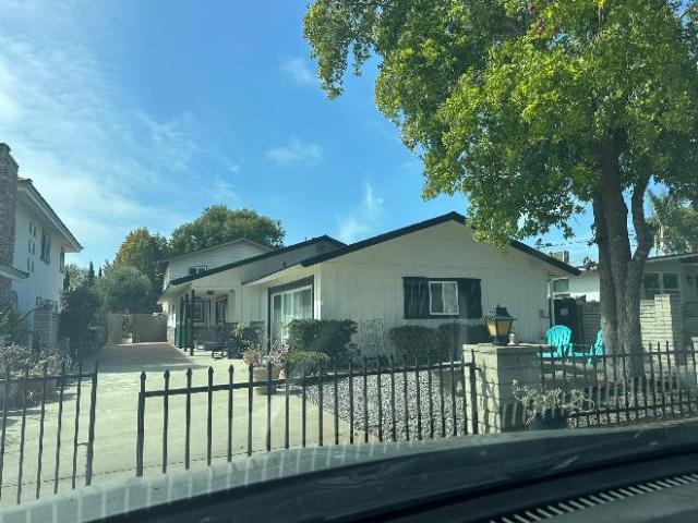 2 Br, 1 bath, Condo 1300 Oak Ave