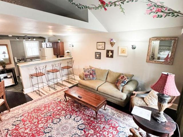 2 Br, 1 bath, Condo 1303 S Park Ave