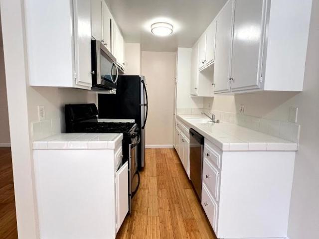 2 Br, 1 bath, Condo 1317 S Bundy Dr