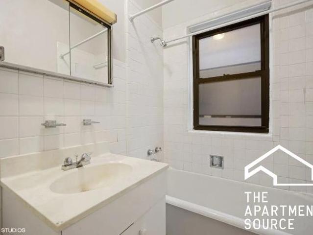 2 Br, 1 bath, Condo 1319 Oak Ave