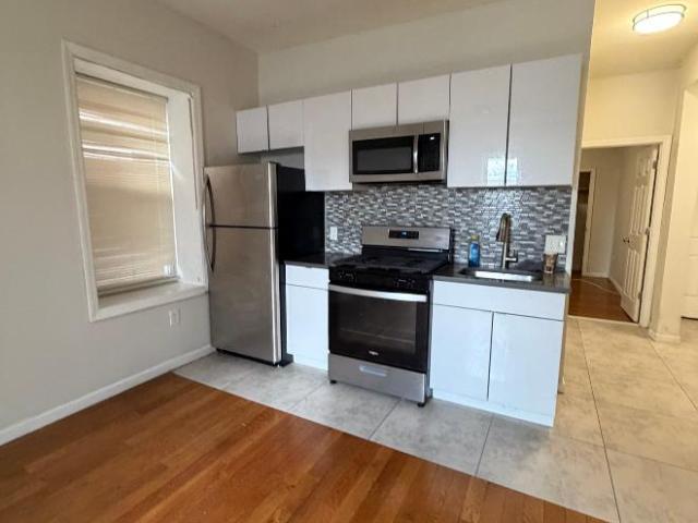 2 Br, 1 bath, Condo 131 S Harrison St