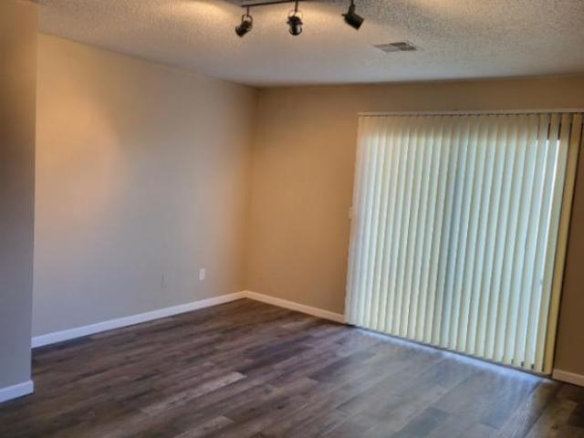 2 Br, 1 bath, Condo 1325 N Meridian Ave