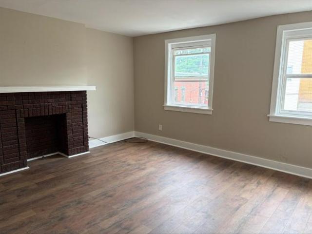 2 Br, 1 bath, Condo 1325 Brinton Ave