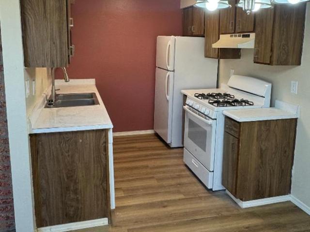 2 Br, 1 bath, Condo 1326 San Pedro Drive SE