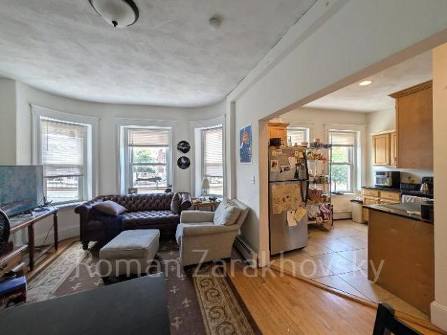 2 Br, 1 bath, Condo 1322 Comm Ave
