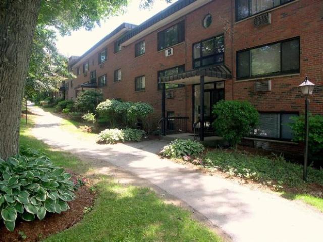 2 Br, 1 bath, Condo 1323 Worcester Road