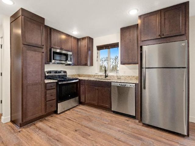 2 Br, 1 bath, Condo 1335 SE Jetty Ave