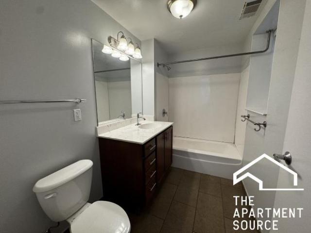 2 Br, 1 bath, Condo 1337 West Fargo Ave