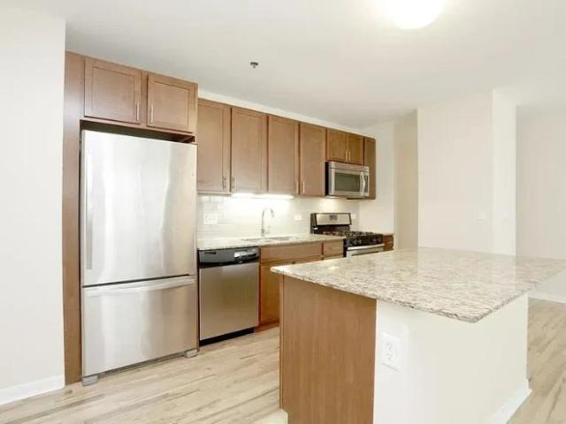 2 Br, 1 bath, Condo 1337 West Fargo Avenue
