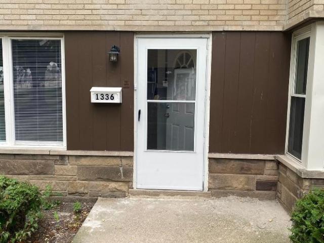 2 Br, 1 bath, Condo 1338 Wentworth Ave