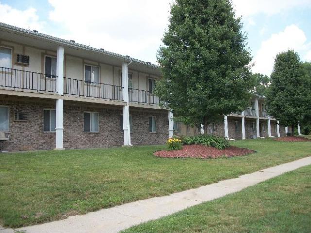 2 Br, 1 bath, Condo 1330 Brookview Dr
