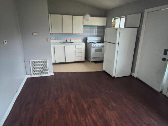 2 Br, 1 bath, Condo 1331 1333 Thurston St