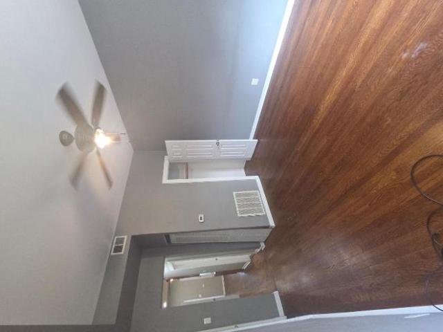2 Br, 1 bath, Condo 1332 West Barry Avenue