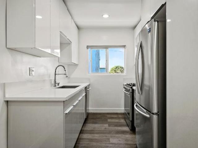 2 Br, 1 bath, Condo 1333 W 36th Place