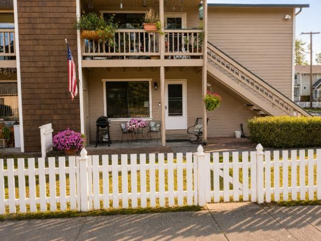 2 Br, 1 bath, Condo 133 W 4th St