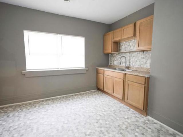 2 Br, 1 bath, Condo 13402 Caine Ave