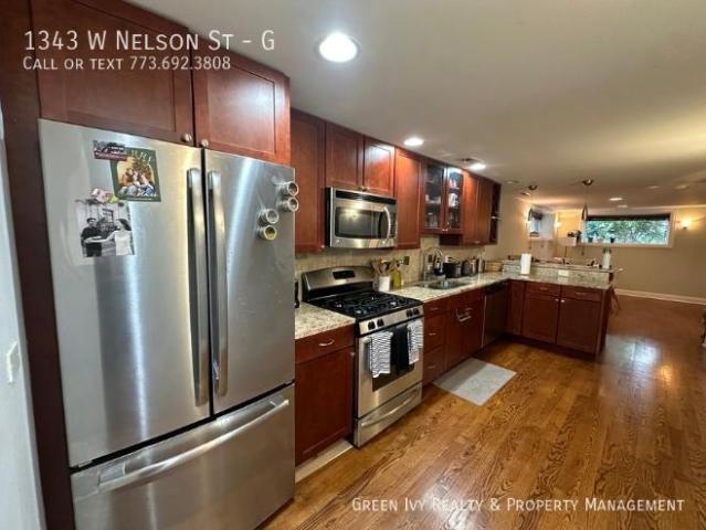 2 Br, 1 bath, Condo 1343 W Nelson St