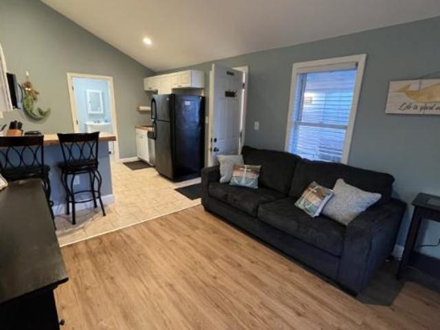 2 Br, 1 bath, Condo 134 Ashworth Avenue