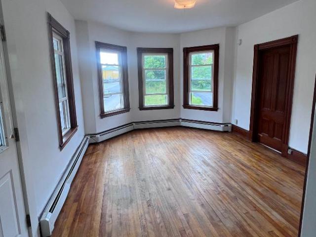 2 Br, 1 bath, Condo 134 York St