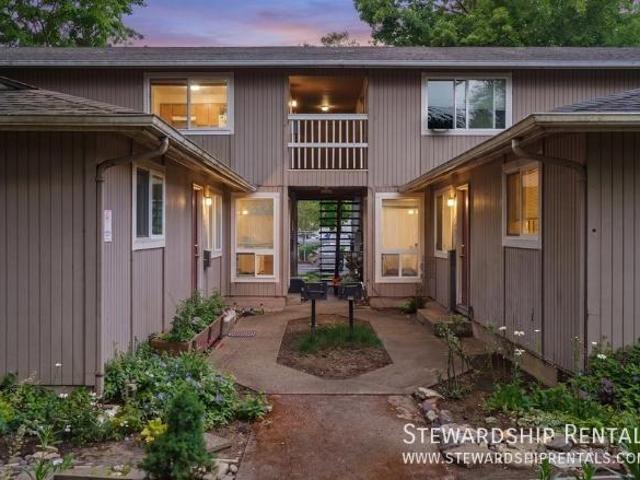 2 Br, 1 bath, Condo 1355 Liberty Street N E