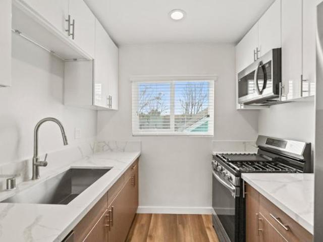 2 Br, 1 bath, Condo 1358 W 36th St