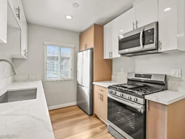 2 Br, 1 bath, Condo 1352 W 36th Street