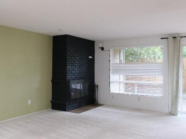 2 Br, 1 bath, Condo 13700 37th Ave S
