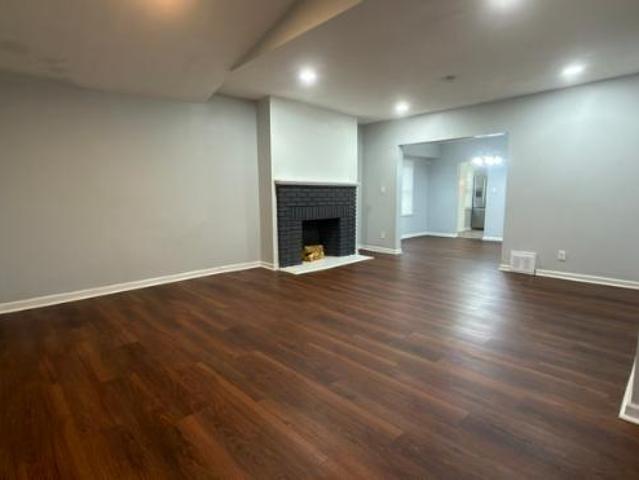 2 Br, 1 bath, Condo 13717 Caine Ave