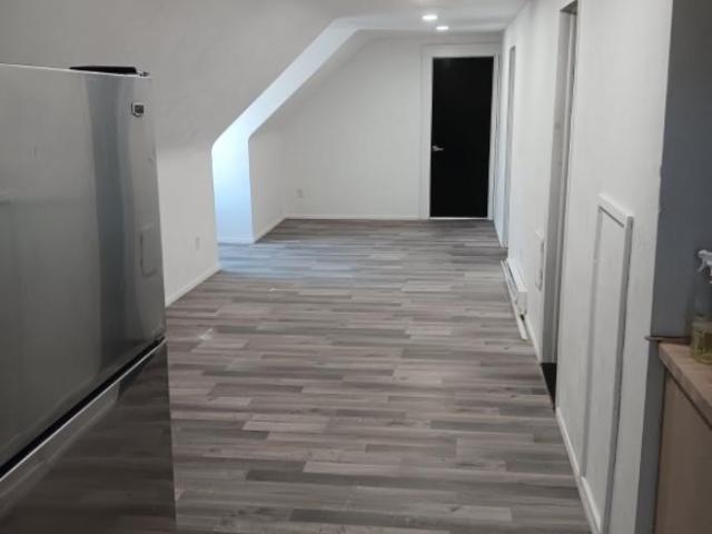 2 Br, 1 bath, Condo 1382 E 85th St