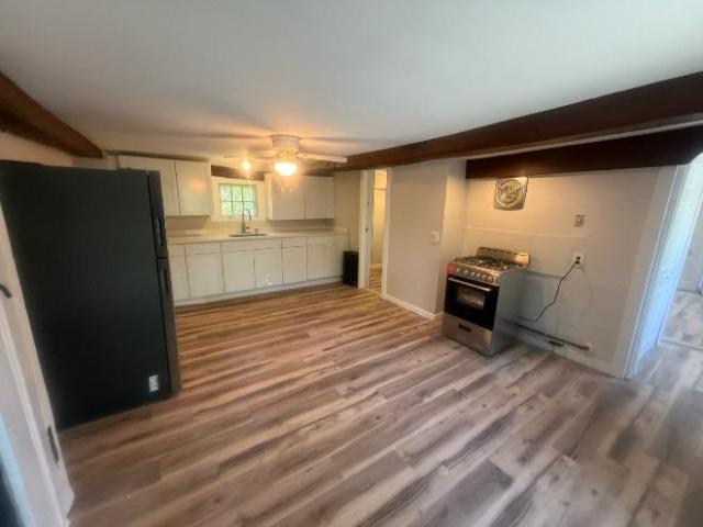2 Br, 1 bath, Condo 1382 Hope Street
