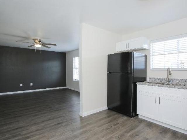 2 Br, 1 bath, Condo 13925 Alderson St