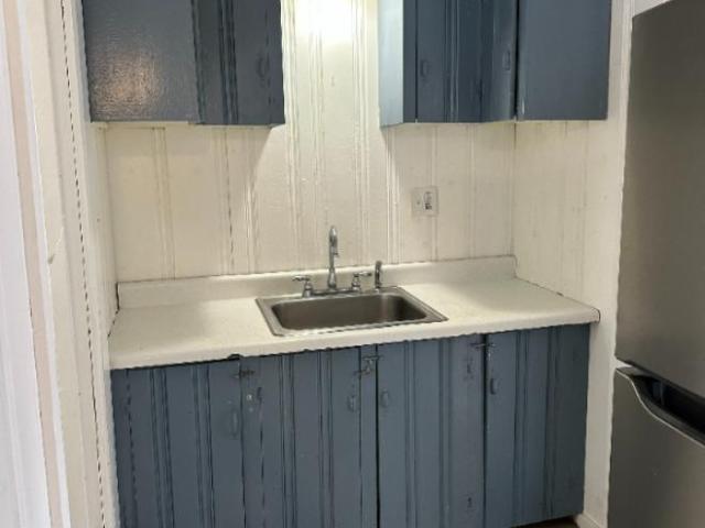 2 Br, 1 bath, Condo 17 M Street
