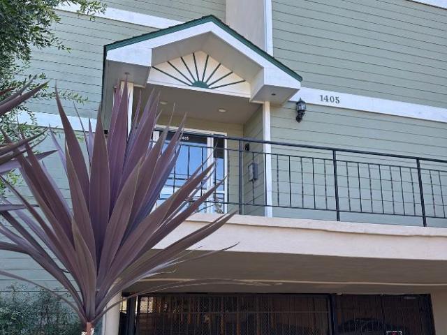 2 Br, 1 bath, Condo 1405 Oak Grove Ave