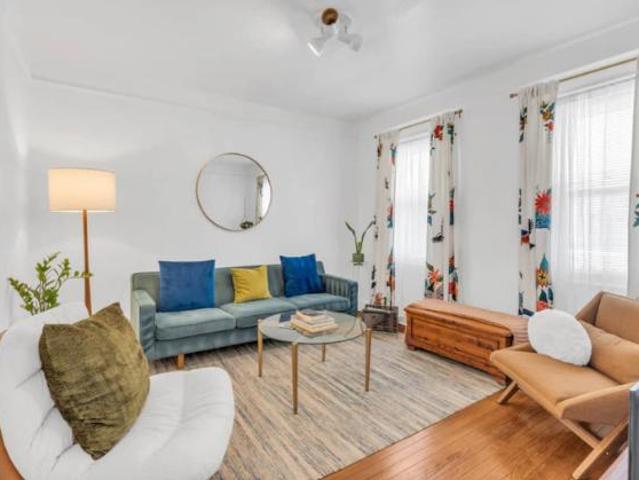 2 Br, 1 bath, Condo 1409 Bangs Ave